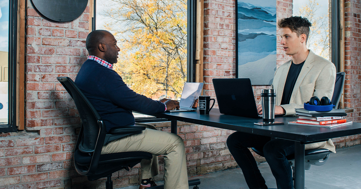 Benefits of Hot Desking - Desk Chair Workplace